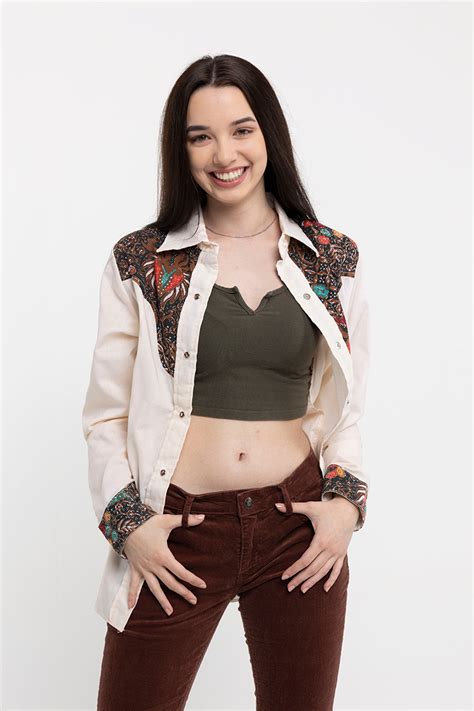 5E7A8484 NV Models New View Modeling