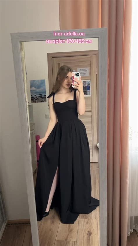 Жіночий базовий одяг • сукні • костюми • брюки Сукня з пишною подвійною спідницею та корсетом