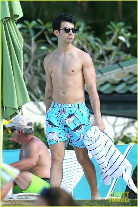 Pin By Its Just Johns On Jonas Brothers Shirtless Joe Jonas Jonas