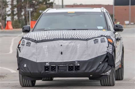 링컨 에비에이터 페이스리프트 2024 Lincoln Aviator 위장막 차량 실내외 모습 스파이샷