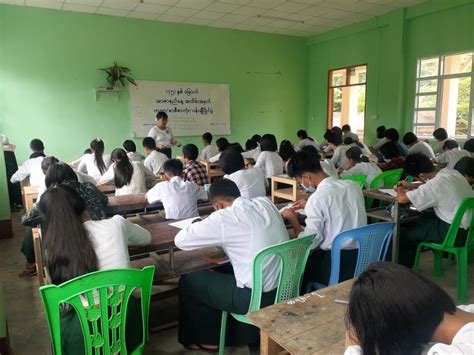 ငပု တောမြို့၌ အခြေခံပညာအထက်တန်းကျောင်းတွင် ၇၅ နှစ်မြောက် အာဇာနည်နေ့ အထိမ်းအမှတ် ကဗျာနှင့