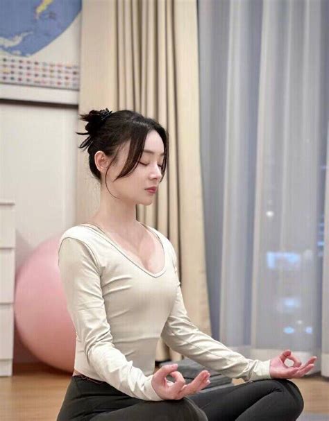 袁姗姗练瑜伽好自律 身材凹凸有致性感撩人 搜狐大视野 搜狐新闻