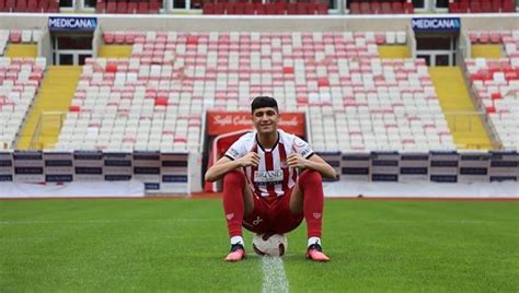 Sivasspor Yunus Emre Konakın Brentforda Transfer Olduğunu Açıkladı