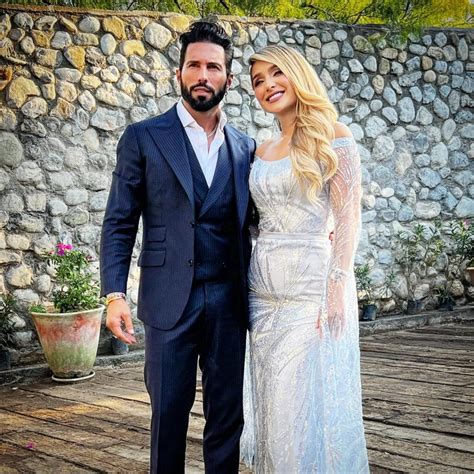 Marcela Mistral Causa Polémica Al Usar Vestido Claro En Boda