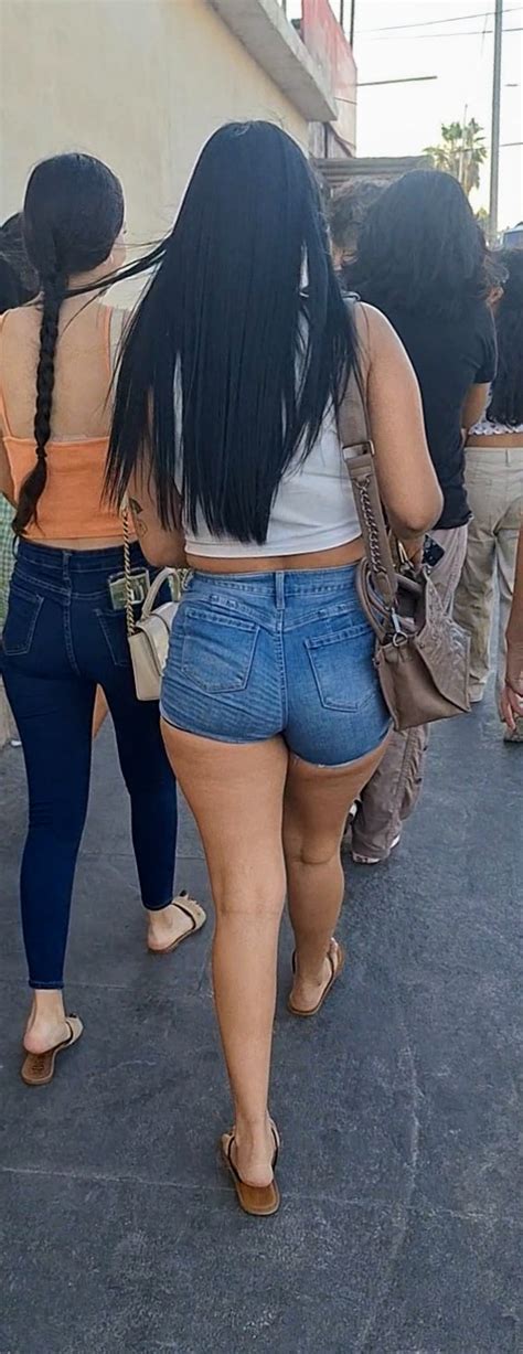 Oc Video Super Sexy Denim Short Shorts On This Brunette With