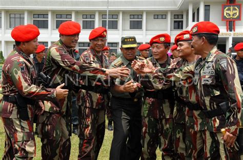 Brevet Kopassus Antara Foto