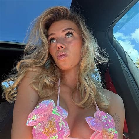 Halli Smith Clothing And Beauty Inspirations Amazon Page