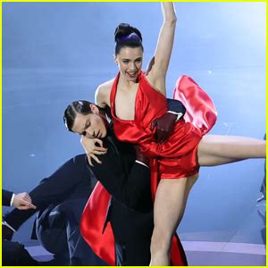 Margaret Qualley Dances During James Bond Tribute At Oscars 2025