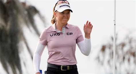 Canadas Brooke Henderson Starts Hot Takes Four Shot Lead At Lpga Opener
