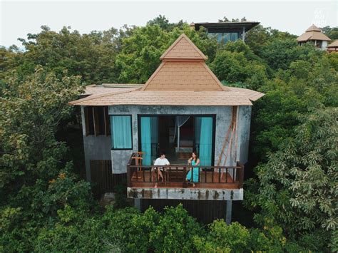 Readme Me เที่ยวเกาะเต่า ดำน้ำดูเต่าทะเล พักที่พักสุดหรูบนชายหาดส่วนตัว