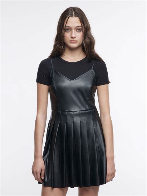 Сарафан женский кожаный на тонких бретелях мини юбка в складку Befree 2412414001 50 M Женский