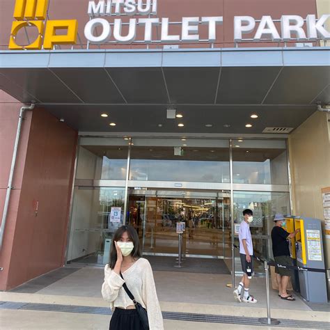 魚ㄦ大正妹 天氣越來越冷 底下留言開放報名抱抱睡 冷的台語是呱～ 被認證過好看的照片才敢發 只要不露臉就好看 Instagram