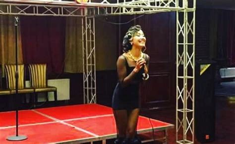 Жүжигчин П Шүүдэрцэцэгийн ээлжит “гоёл” олныг дуу алдуулав