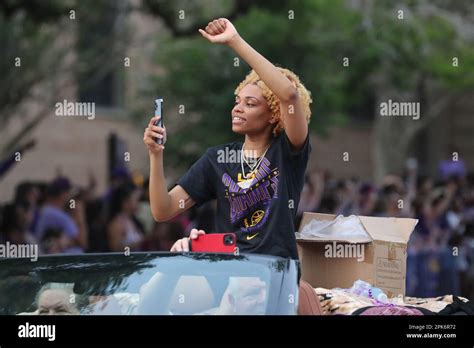 Baton Rouge La Usa 5th Apr 2023 Lsus Jasmine Carson Interacts