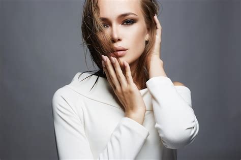 Premium Photo Beautiful Girl With Wet Hair And Makeup