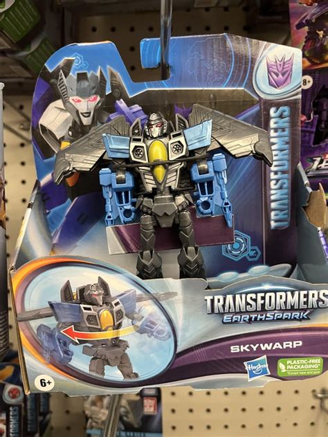 Why The Heck Does Earthspark Skywarp Look Like Thundercracker R