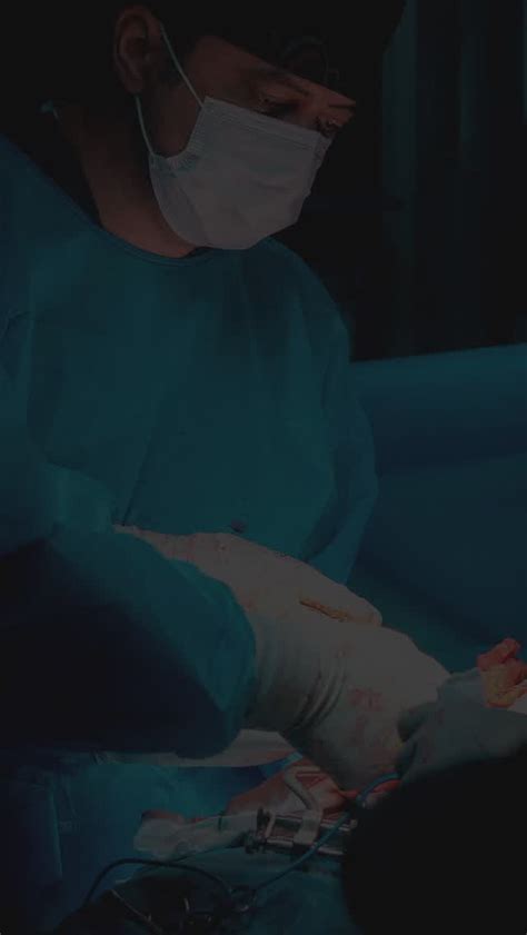 ‎دکتر علیرضا اخوان رضایت‎ ‎عمل جراحی برداشتن بیضه بدون بیهوشی، با استفاده از بی حسی کمری