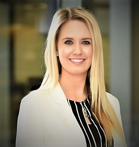 Kate Uptons Accomplished Sister Laura Uptons Journey Celebrities Infoseemedia