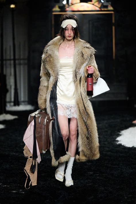 Китайцы ну вы то куда в эту моду Смотрим самый смак с Недели моды в Шанхае и материмся на