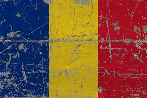 그런 지 오래 된 긁힌된 나무 표면에 루마니아 깃발입니다 국가 빈티지 배경 고풍스런에 대한 스톡 사진 및 기타 이미지 고풍스런 골동품 국기 Istock