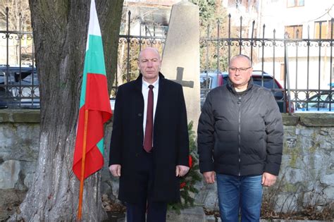 Vestnik Region В ПИРДОП Вълнуващи слова и стихове за Деня на Свободата на Пирдоп