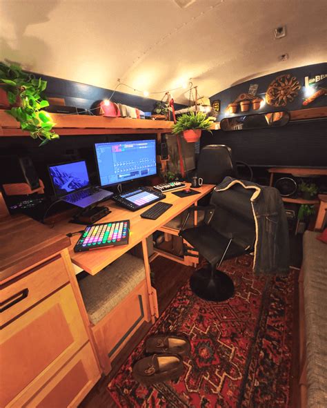 Modular Lifelong Reinforcement Learning Via Neural Composition R