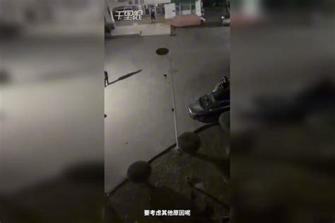 【福建】网曝一高校工作人员在宿舍门禁后锁学生电动车 学校：锁的是乱停车占用消防通道，说了不听的