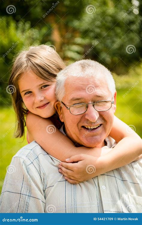 Nonno Felice Con Il Nipote Immagine Stock Immagine Di Amore