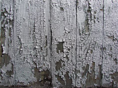 Как снять старую краску с дерева