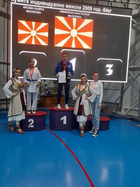 5 златни 1 сребрена и 4 бронзени медали за каратистите од клубот „Кун су то на „Тетово Опен