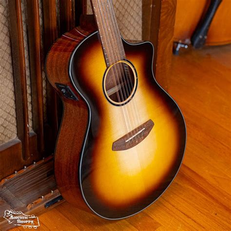 Floor Model Breedlove Discovery S Europeanafrican Mahogany Concert