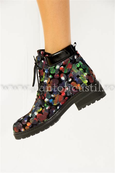 Bocanci Dama Din Piele Neagra Imprimata Multicolor