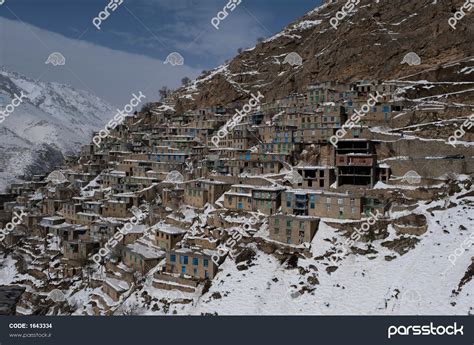 نمایی از روستای اورامان تخت در منطقه کردستان ایران 29 01 2022 روستاهای