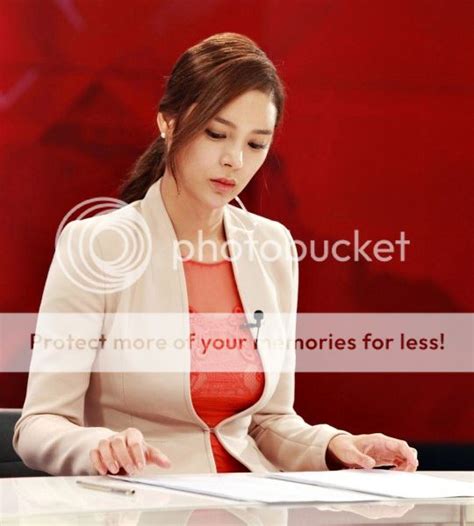 Park Shi Yeon As Star News Anchor And Single Mother Dramabeans Korean Drama Recaps