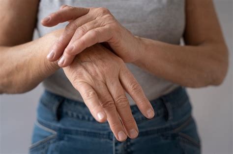 ¿por Qué Se Duermen Las Manos Causas Y Remedios Farmasky