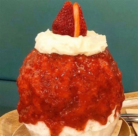 연운당 상큼 새콤 달콤한 딸기크림치즈빙수 🍓 딸기와 크림치즈의 조합은 😆😆 부드럽고 달콤한 딸기빙수는 제철에만 먹을 수 있다는거💕🔥 겨울 딸기빙수는