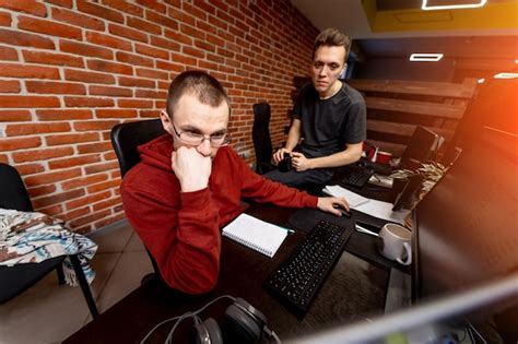 Premium Photo Succesfull Businessman Working With Computer Planning