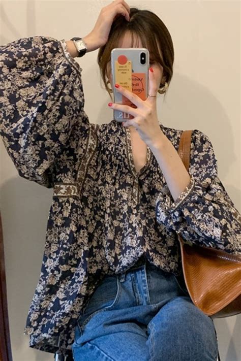 젠다 플라워 브이넥 긴팔 롱슬리브 블라우스 탑