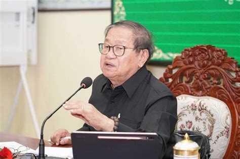 ឯក ឧត្តម ខៀ វ កាញា រីទ្ធ រដ្ឋ មន្រ្តី ក្រសួង ព័ត៌ មាន អញ្ជើញ ជា អធិបតី ក្នុង កិច្ច ប្រជុំ សាមញ្ញ