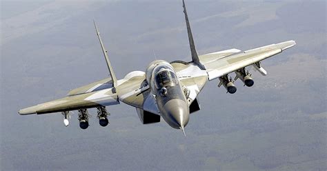 Загарбники знову стягують сотні одиниць авіаційної техніки до кордонів ...