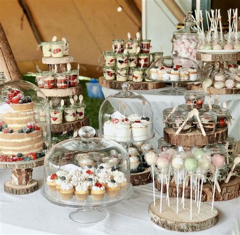 Zoete Tafel Voor Bruiloft Met Taarten En Cupcakes Sweettable Bruiloft Zoete Tafel Bruiloft