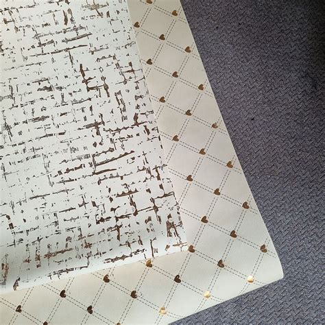 فروشگاه آنلاین جمع و جور کاغذ کادو کرم طلاکوب ترکیب ۲ طرح