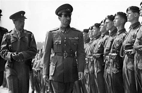 عکس؛ سفر در زمان؛ محمدرضا پهلوی در کنار برادرانش در ستاد ارتش؛ دهه 1310