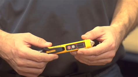 How To Use A Non Contact Voltage Tester Quick Steps Multimeterworld