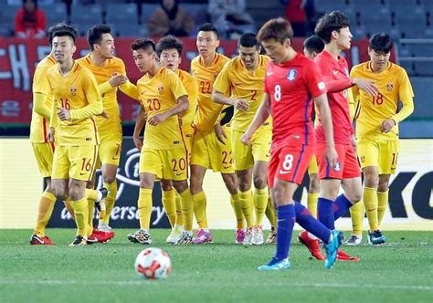 国足放弃恒大帮就里皮敢这么做，亚洲杯还需依靠他们进四强