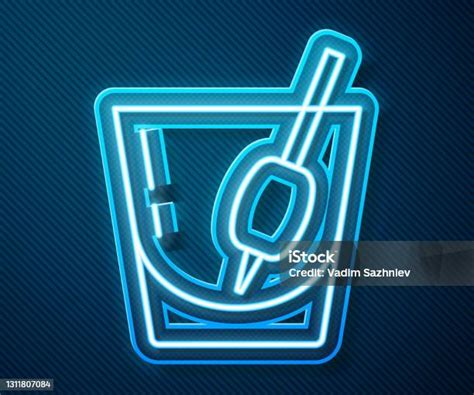 빛나는 네온 라인 칵테일 블러디 메리 아이콘은 파란색 배경에 고립 벡터 0명에 대한 스톡 벡터 아트 및 기타 이미지 0명 드로잉 등고선 Istock