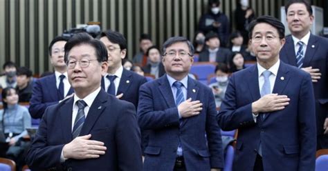 개딸 수박 명단 업로드…비명계 문자 폭탄 몸살