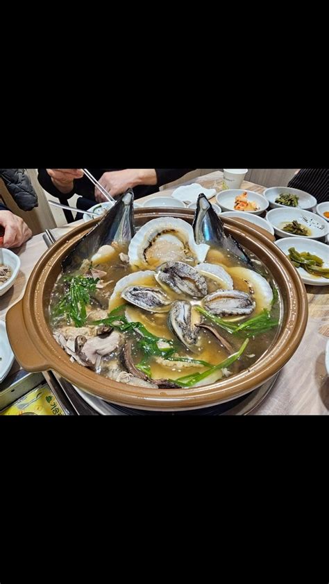 산촌식당평창맛집평창백숙휘닉스파크 국물만 봐도 찐~하죠 경력 30년의 주방장이 만든 정성 가득한 한식👨‍👩‍👧‍👦 평창 맛집으로 인정받은 찐 맛집 언제든지 방문해