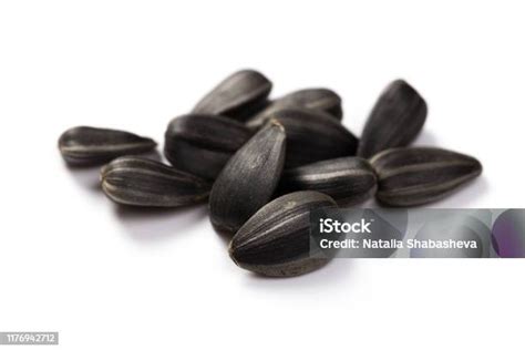 흰색 배경에 고립 된 유기농 해바라기 씨앗 0명에 대한 스톡 사진 및 기타 이미지 0명 건강한 생활방식 건강한 식생활 Istock