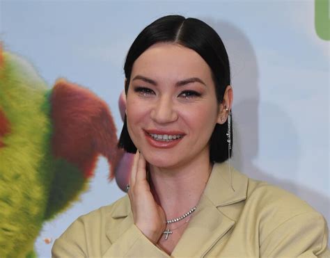 Ида Галич сверкнула упругой попкой в тесных трусиках фото